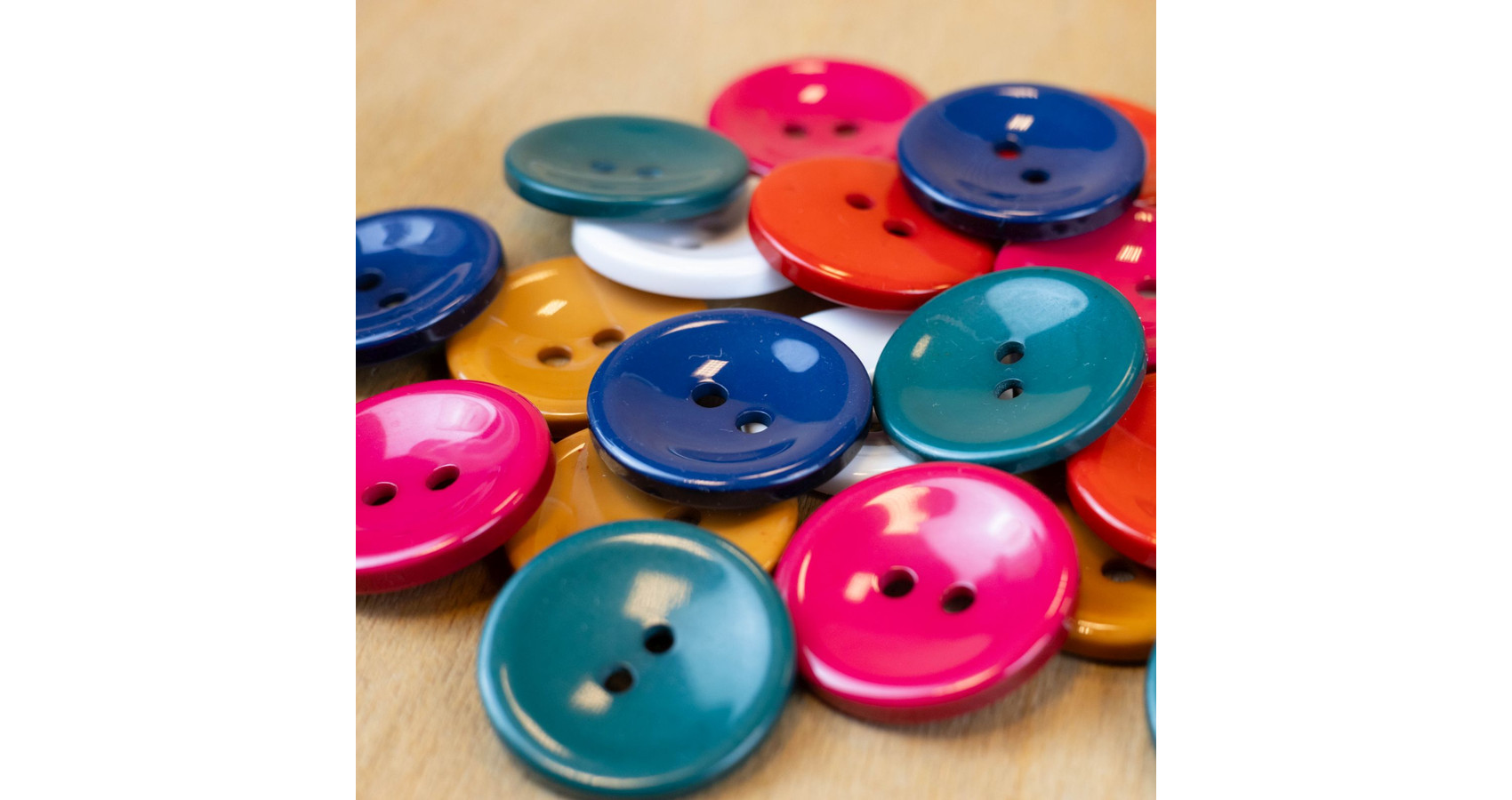 Műanyag gomb – Nagyméretű kabátgomb, több színben, 54