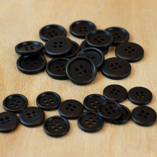 Műanyag gomb – Öltönygomb fekete színben, 24-32